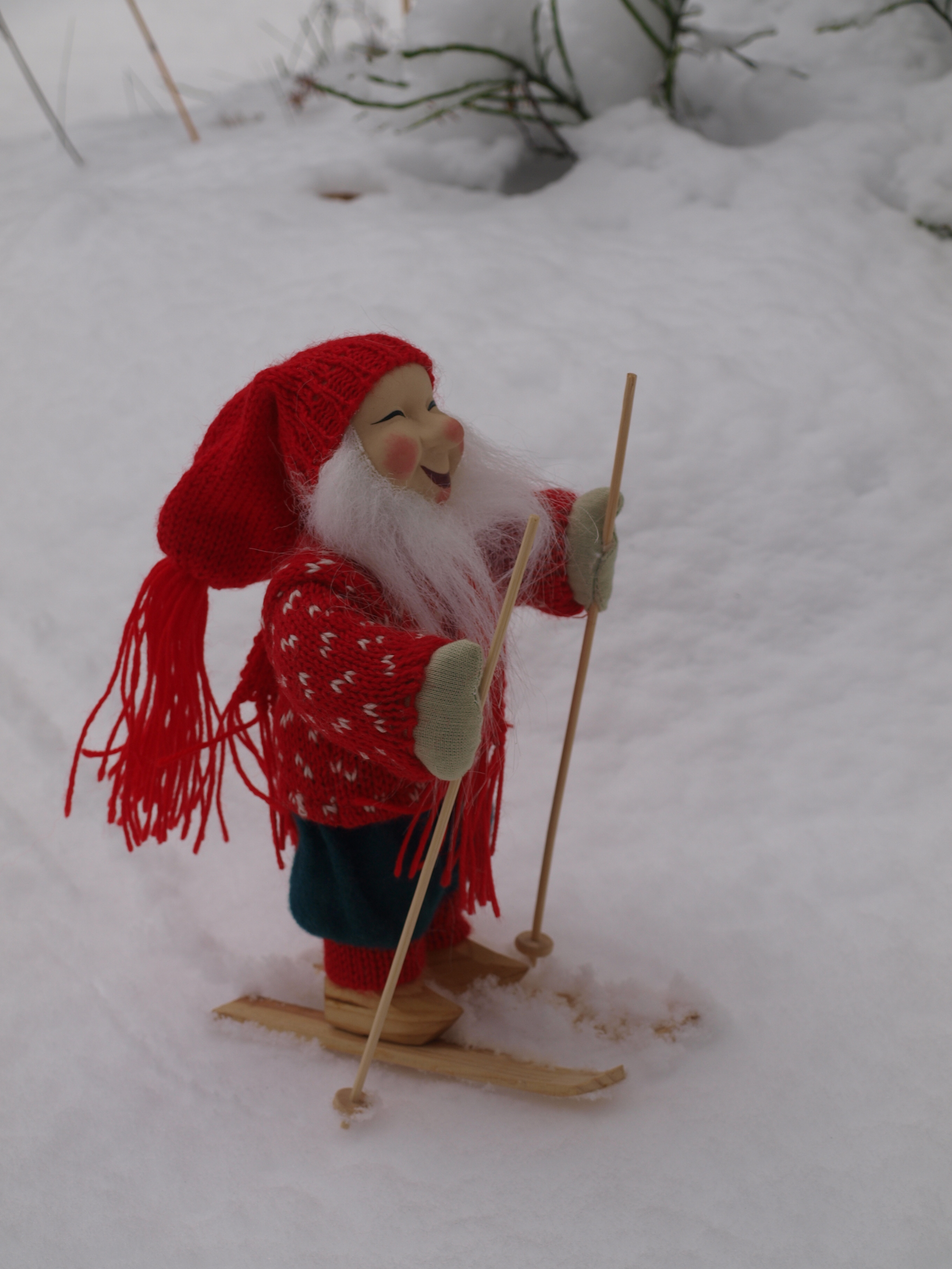 Tonttu hiihti meille | Kodin Kuvalehti
